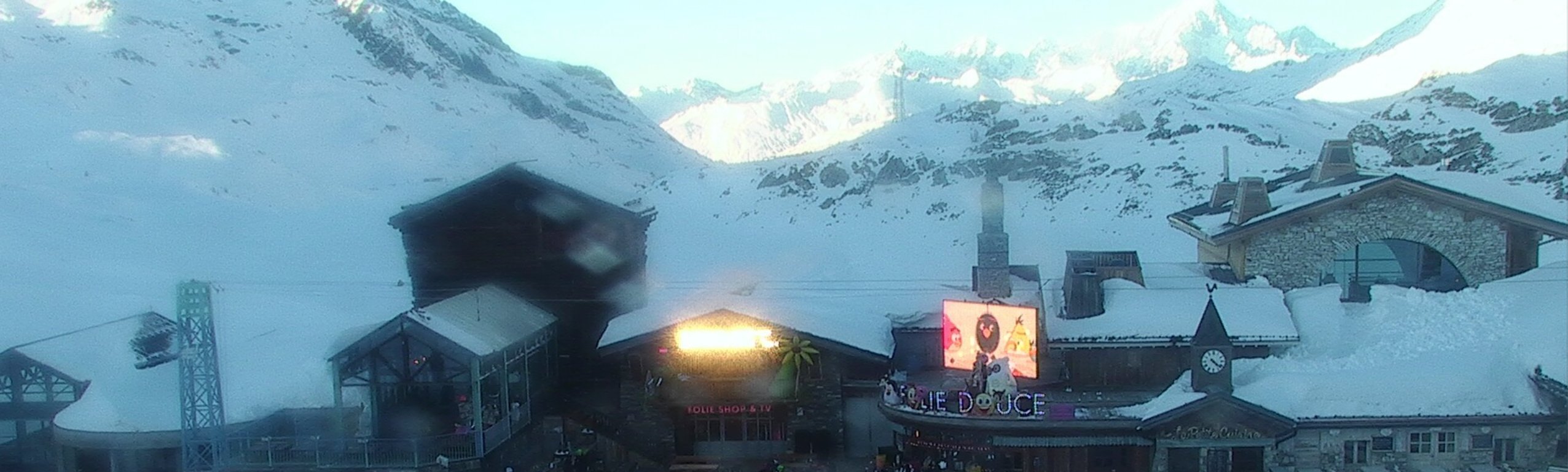 Blue Skies, Fresh Snow and Quiet Pistes