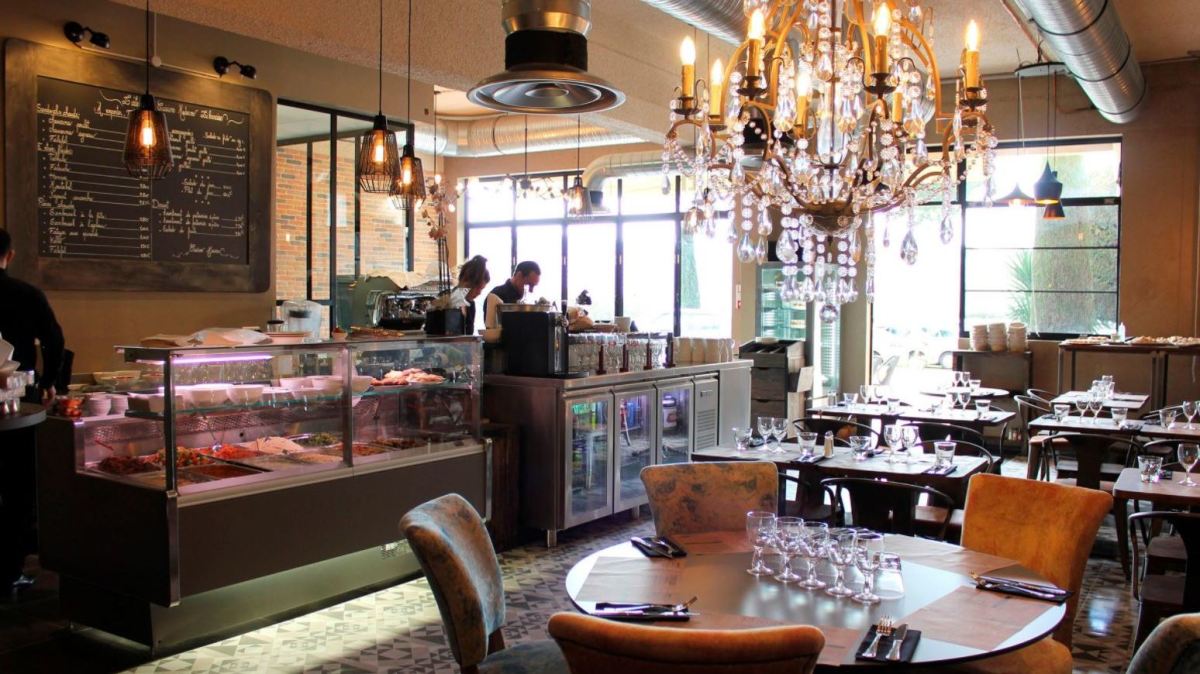 A and l restaurant store