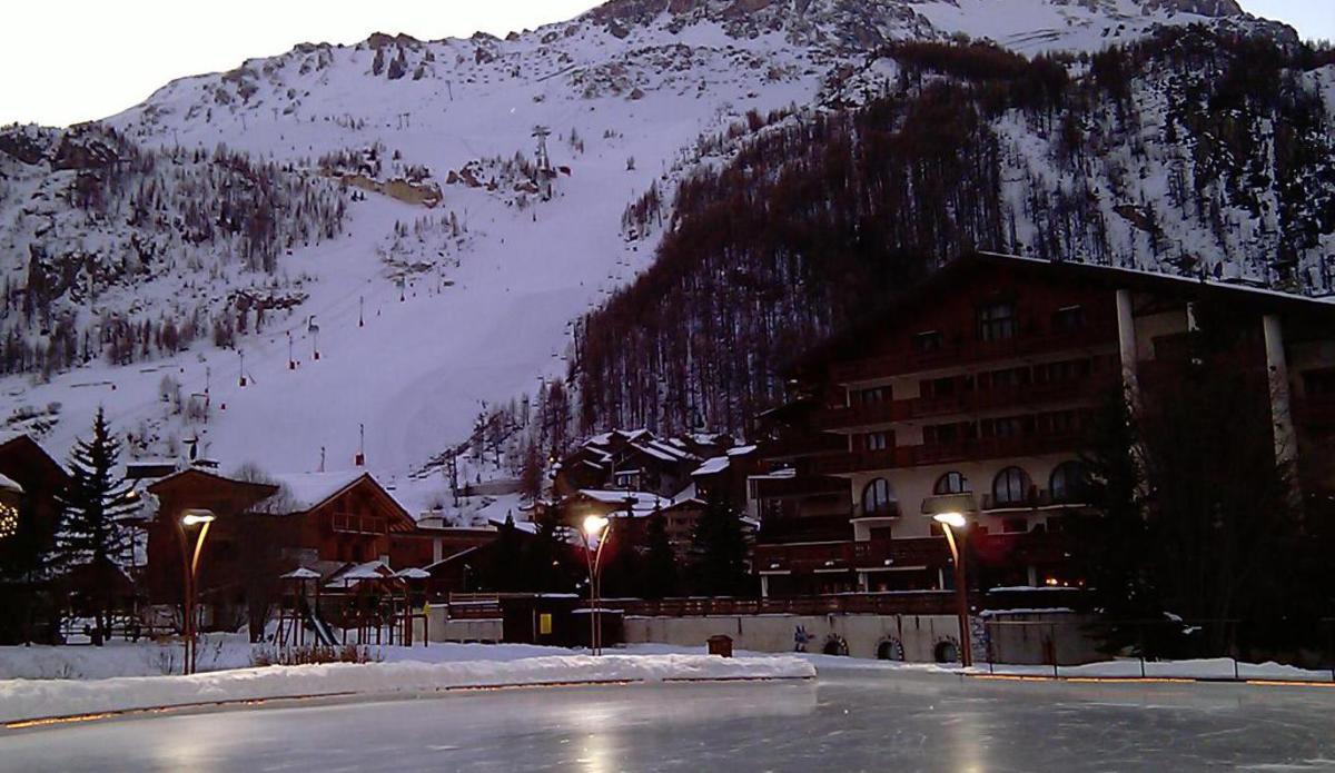 Outdoor ice rink, Val d'Isère - Centre