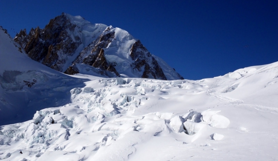 Chamonix guide in crevasse fall on Vallee Blanche | SeeChamonix.com