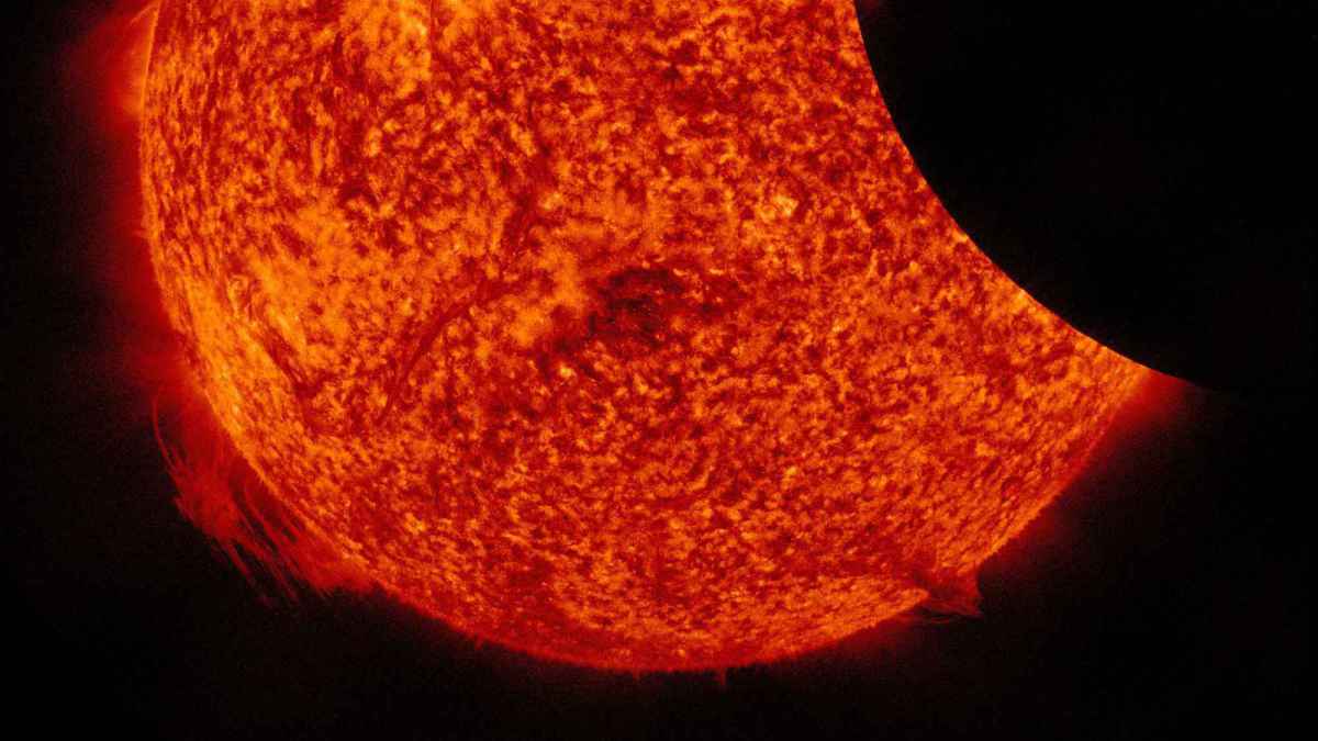 Solar Eclipses & Supertides! | See2Alpes.com