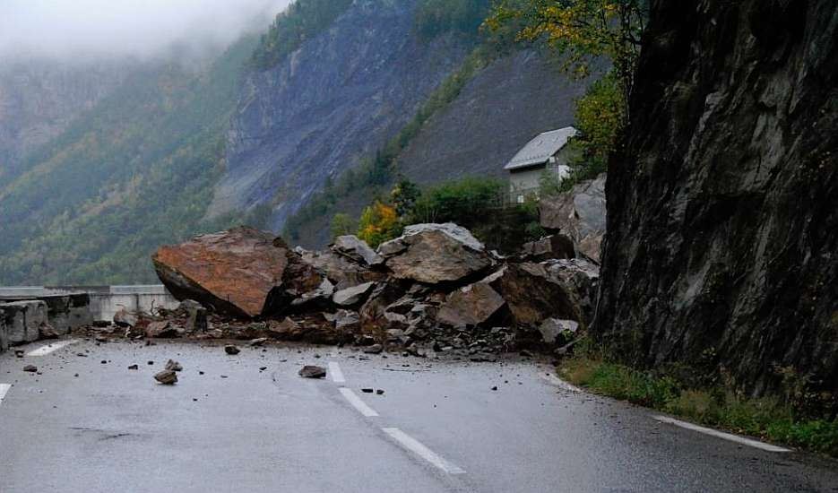 Rockfalls & road closures